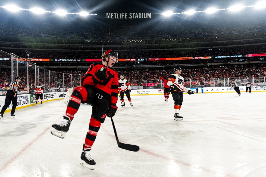 Devils beat Flyers 6-3 in NHL Stadium Series before 70,328 | News, Sports, Jobs - The Nashua ...